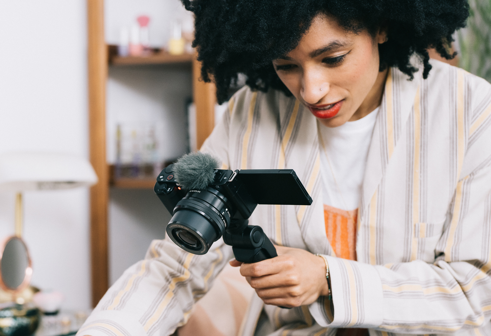 ZV-E10 | Interchangeable-lens vlog camera